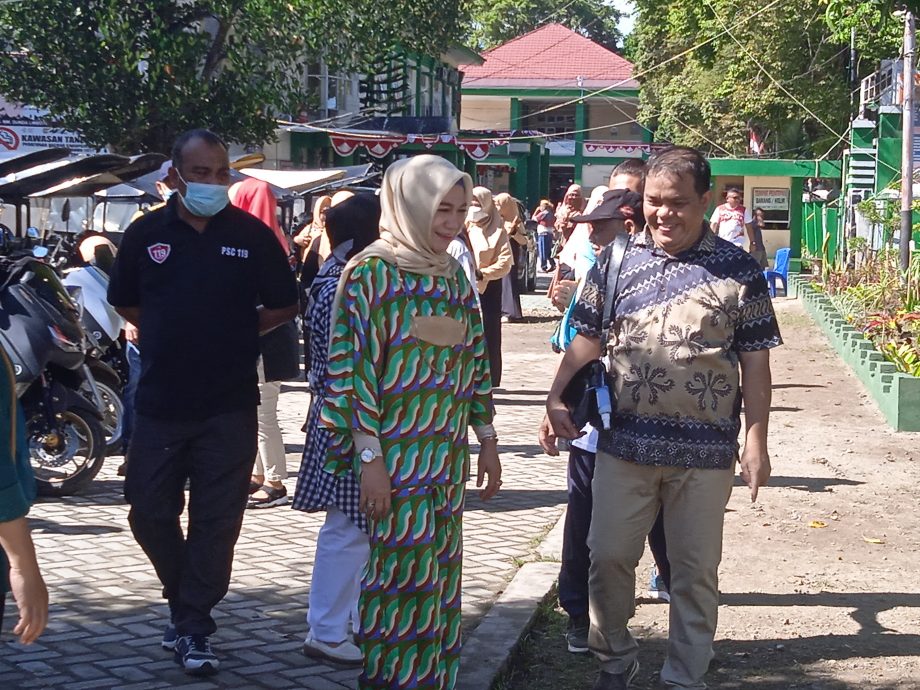 Prof. Fory Naway Apresiasi Kreativitas RS. MM. Dunda Limboto - RELATIF.ID